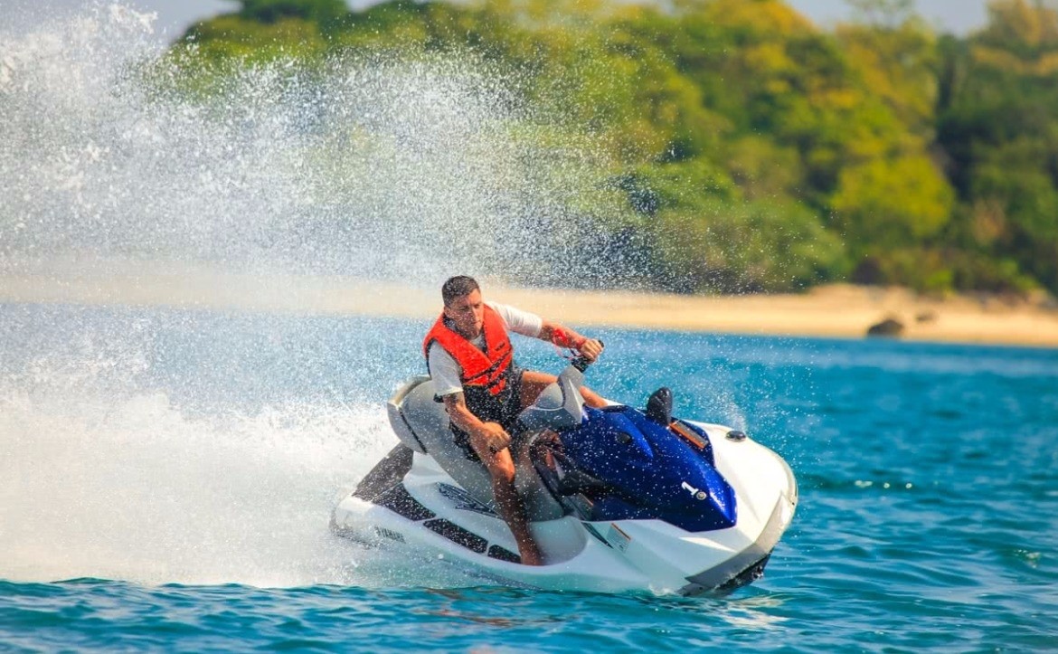 7 Water Sports in Goa That You Must Try! - Check them out now